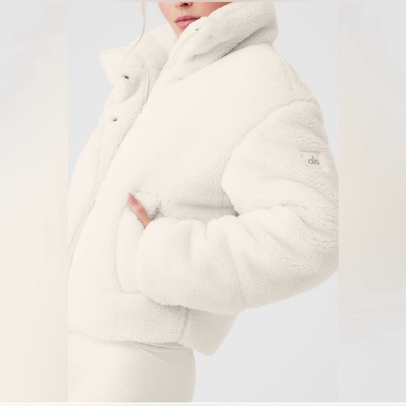 ALO Yoga | Jackets & Coats | Alo Yoga Sherpa Snow Angel Puffer Jacket ...